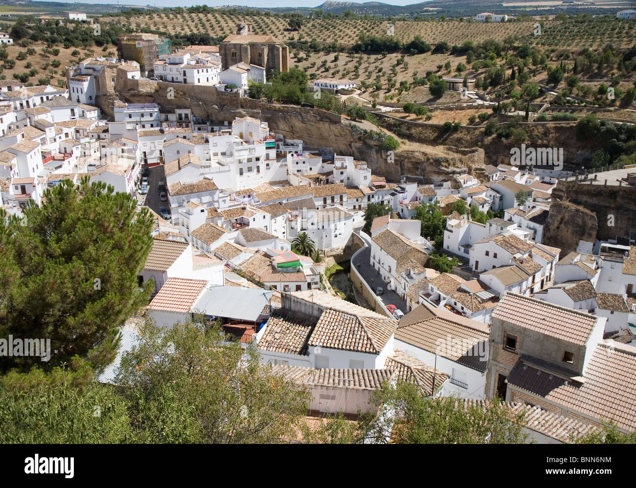 Setenil de las bodegas cave dwellers ronda spain Stock Photo - Alamy