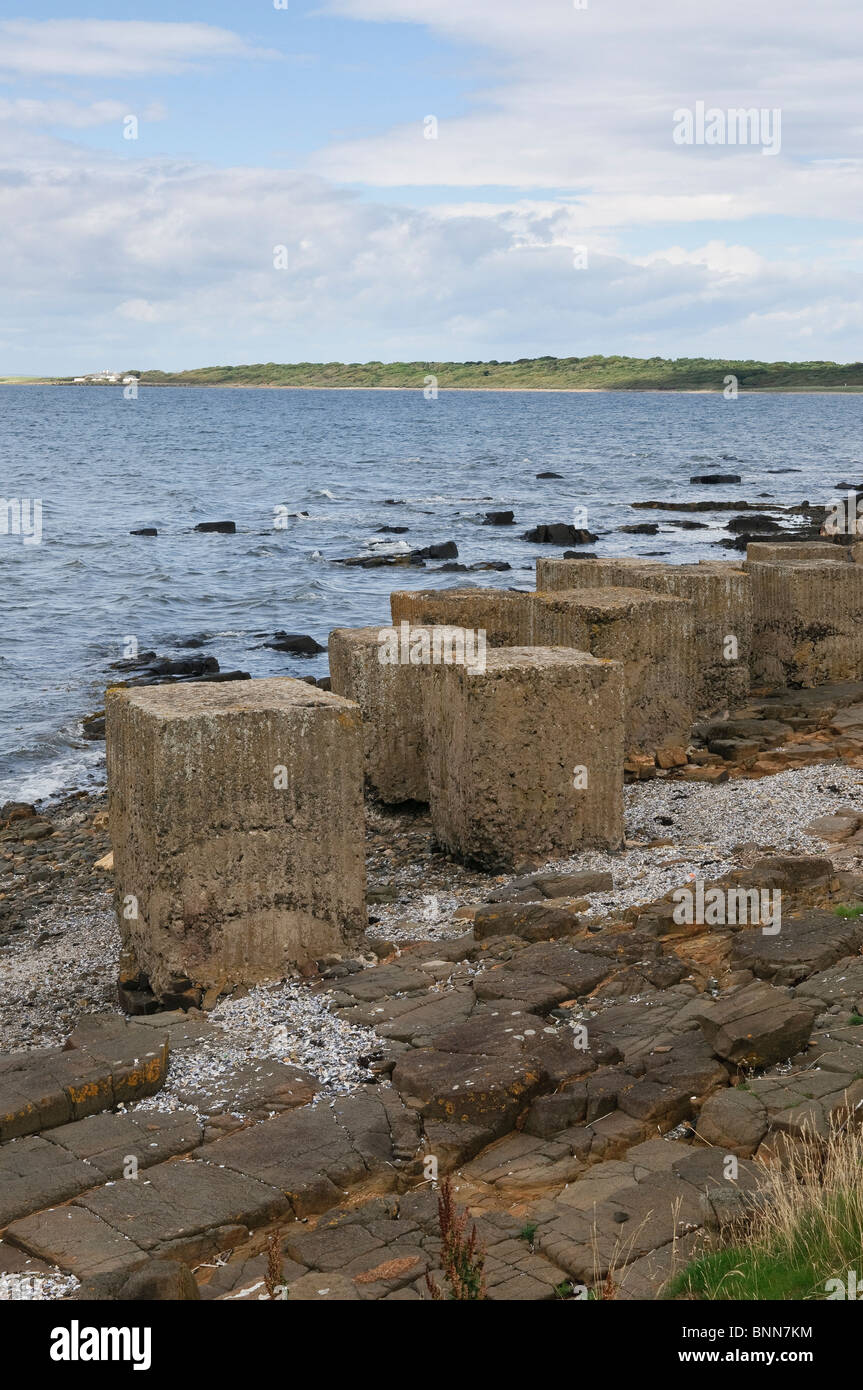 Tank traps hi-res stock photography and images - Alamy