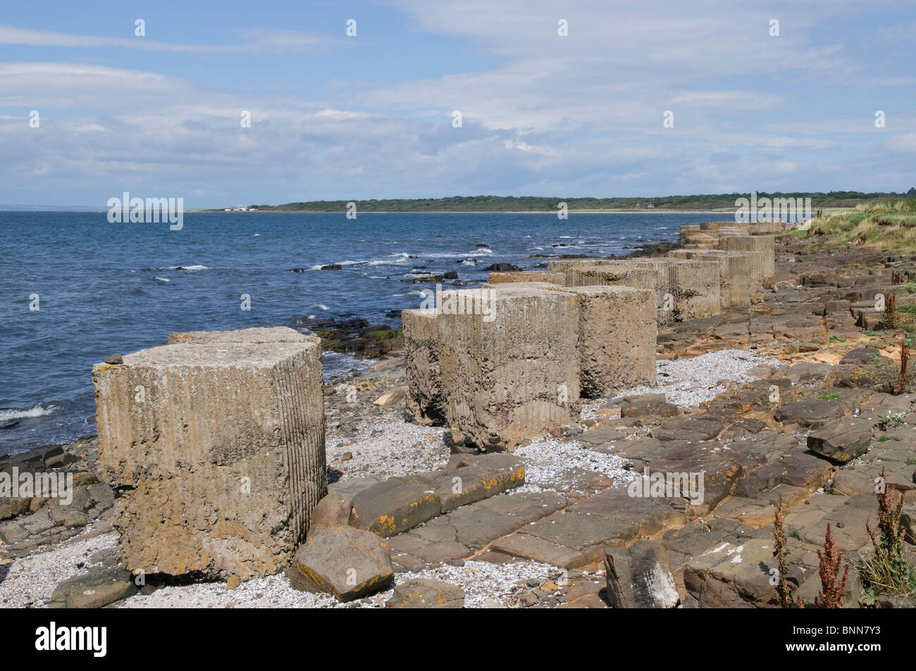 Tank traps hi-res stock photography and images - Alamy