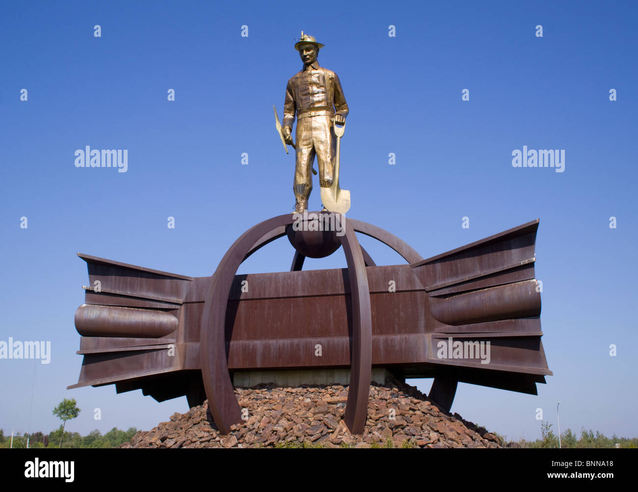 Mining industry statue sculpture hi-res stock photography and images ...