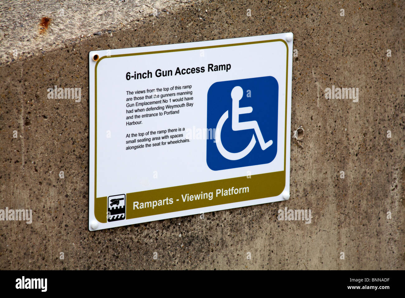 Wheelchair ramp sign hi-res stock photography and images - Alamy