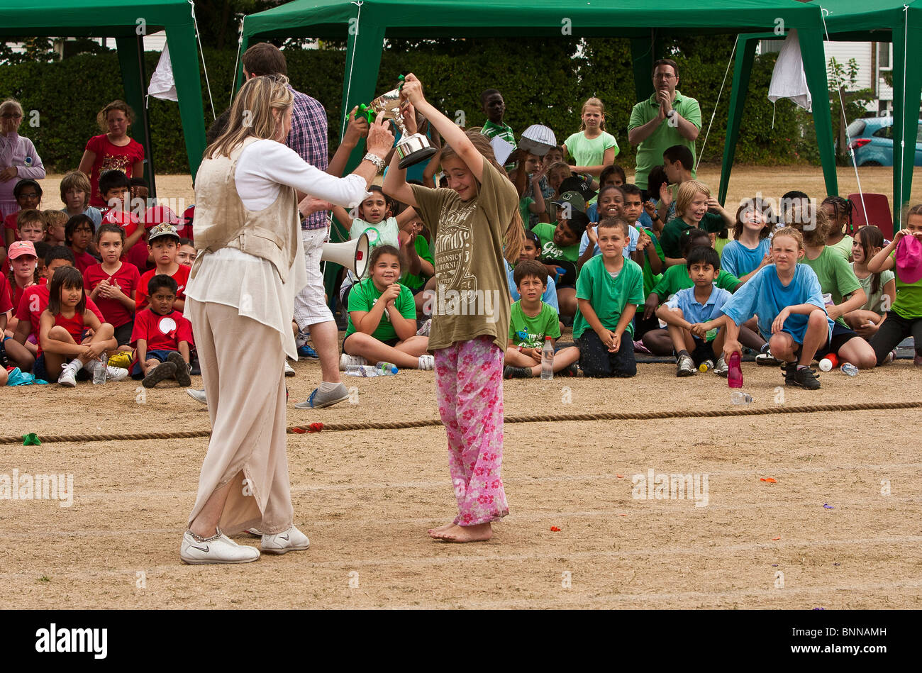 Primary school sports day girls hi-res stock photography and images - Alamy