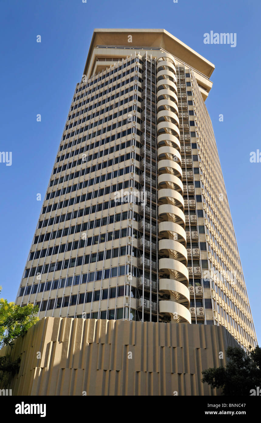 Edificio colón barcelona hi-res stock photography and images - Alamy