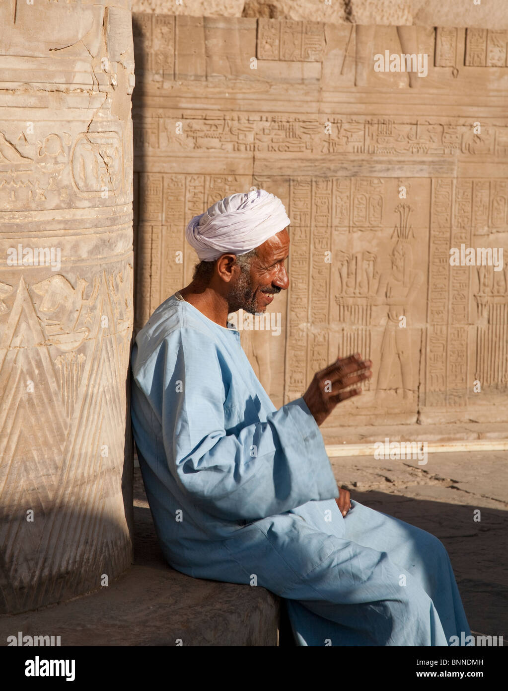 Egyptian clothing hi-res stock photography and images - Alamy