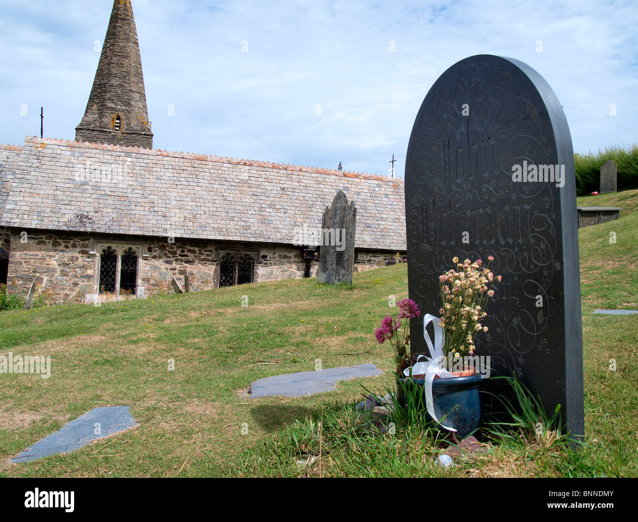 Gravestone of Sir John Betjeman at St. Enodoc Church, Trebetherick ...