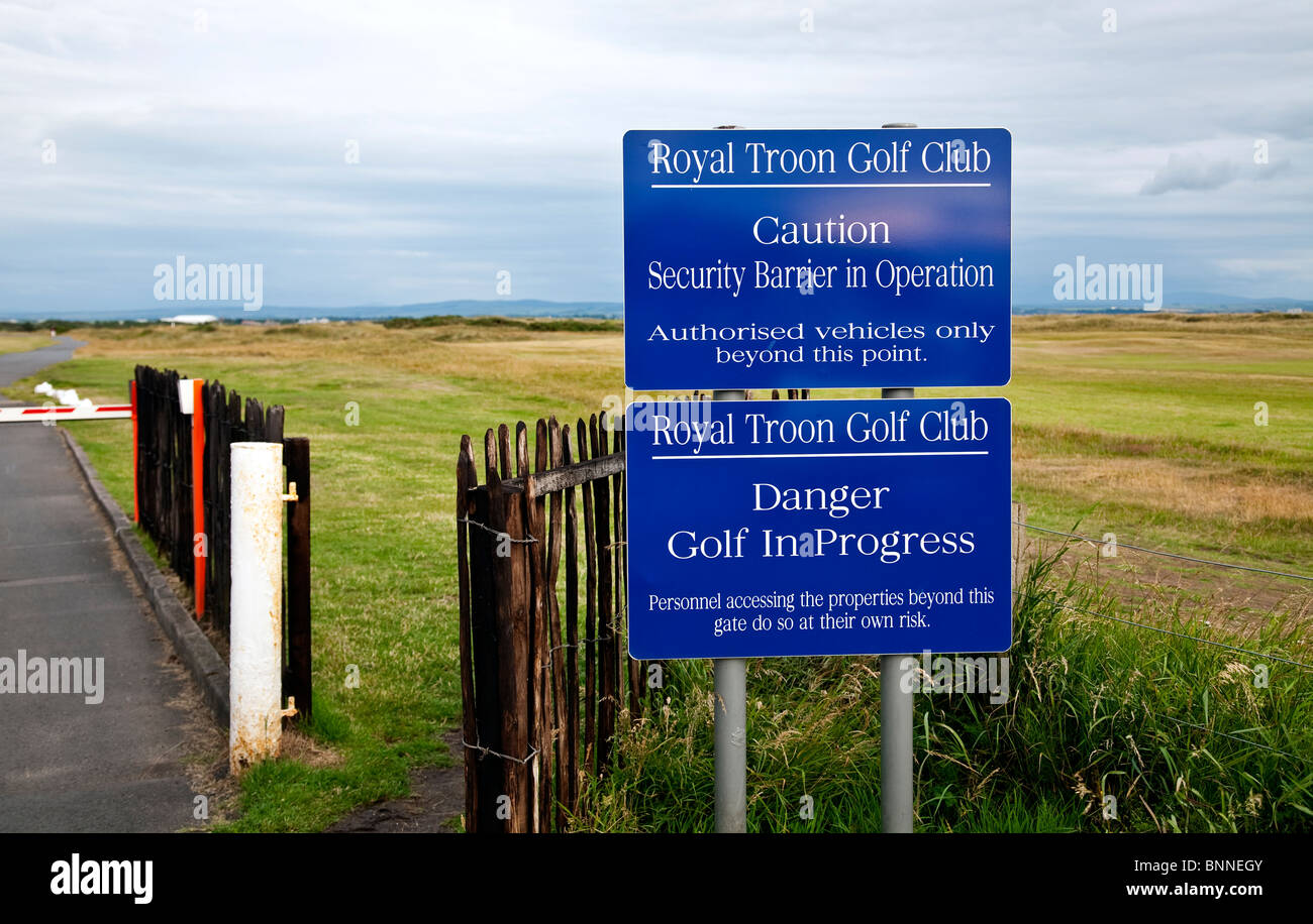 Entrance to golf club hi-res stock photography and images - Alamy