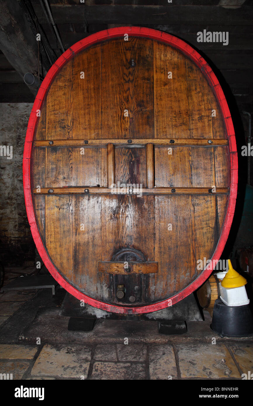 Tun barrel hi-res stock photography and images - Alamy