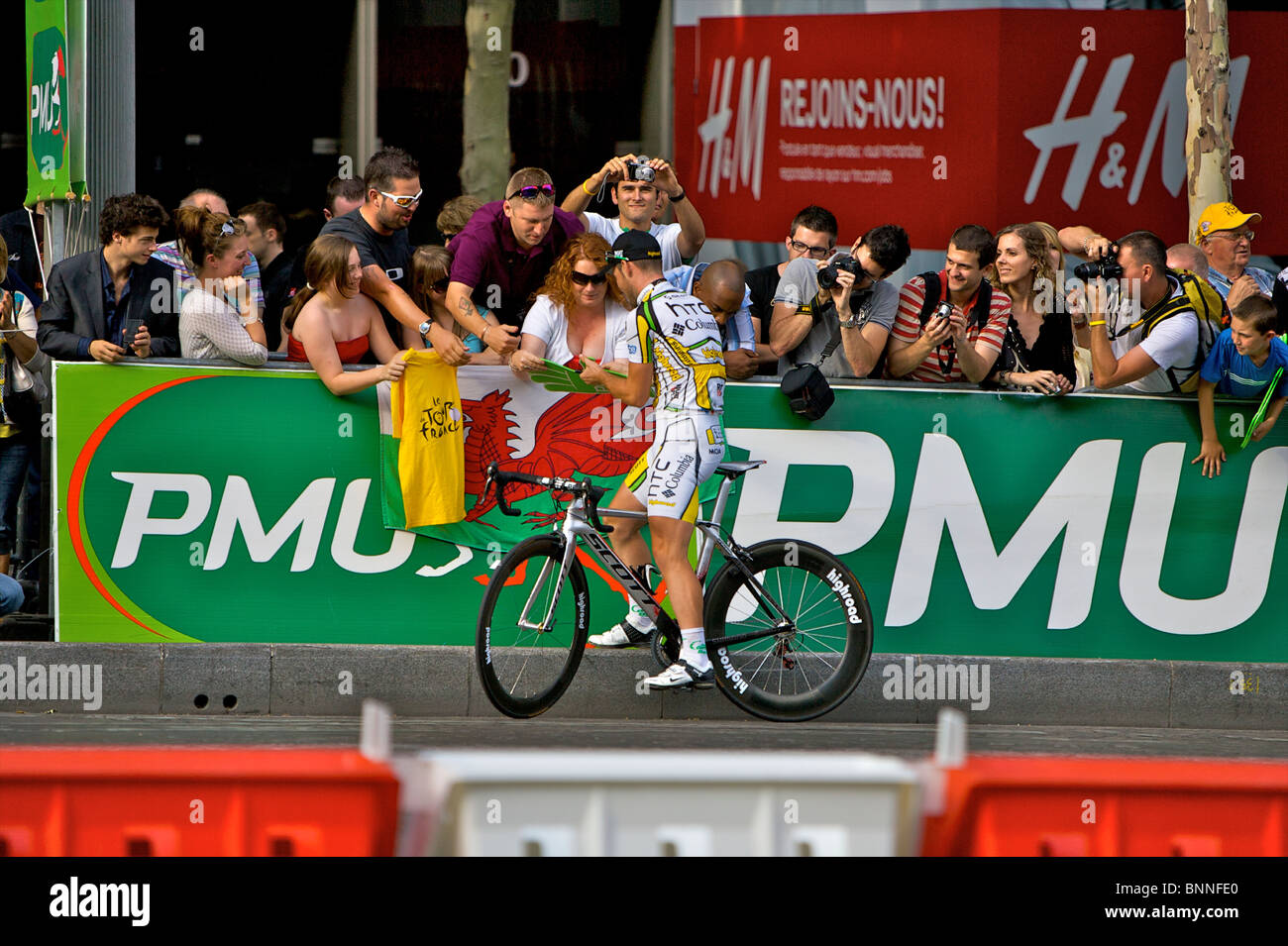 Mark Cavendish stops to sign his autograph for fans who line the ...