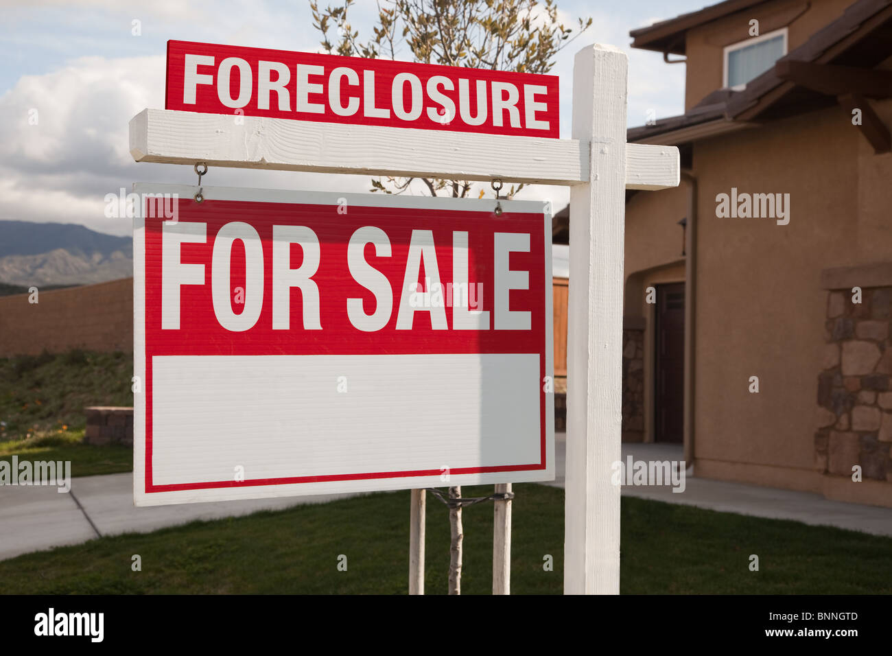 House with foreclosure bank owned sign hi-res stock photography and ...