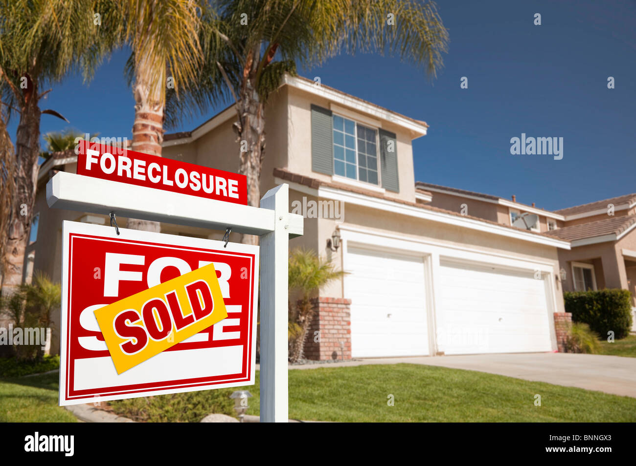 Real estate sign in front of house hi-res stock photography and images ...