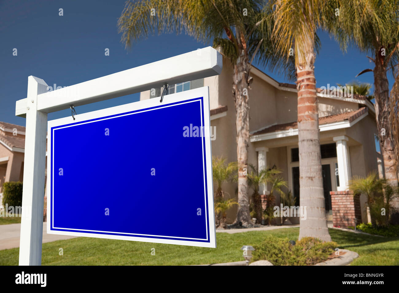 Blank red real estate sign hi-res stock photography and images - Alamy