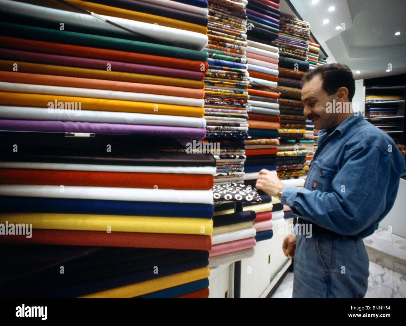 Kuwait City Kuwait Inside Material Shop Stock Photo - Alamy