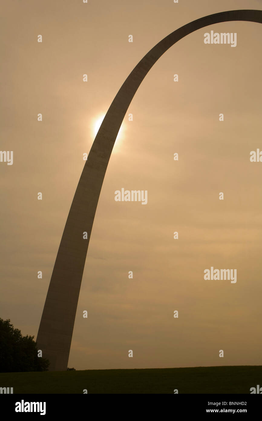 Mo downtown sun gateway arch silhouette sky up sun sunny hi-res stock ...