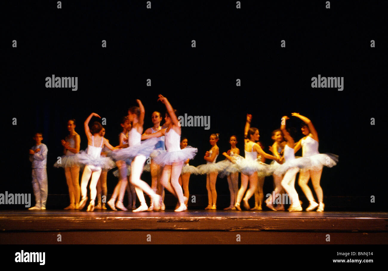 Girls performing ballet on stage hi-res stock photography and images ...