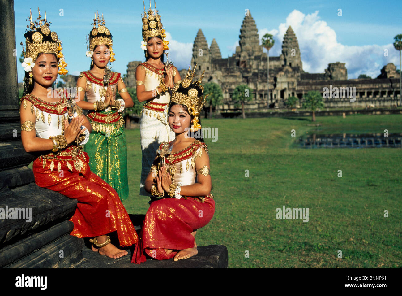 Group of Traditional Dancers Temple Angkor Wat Cambodia Stock Photo - Alamy