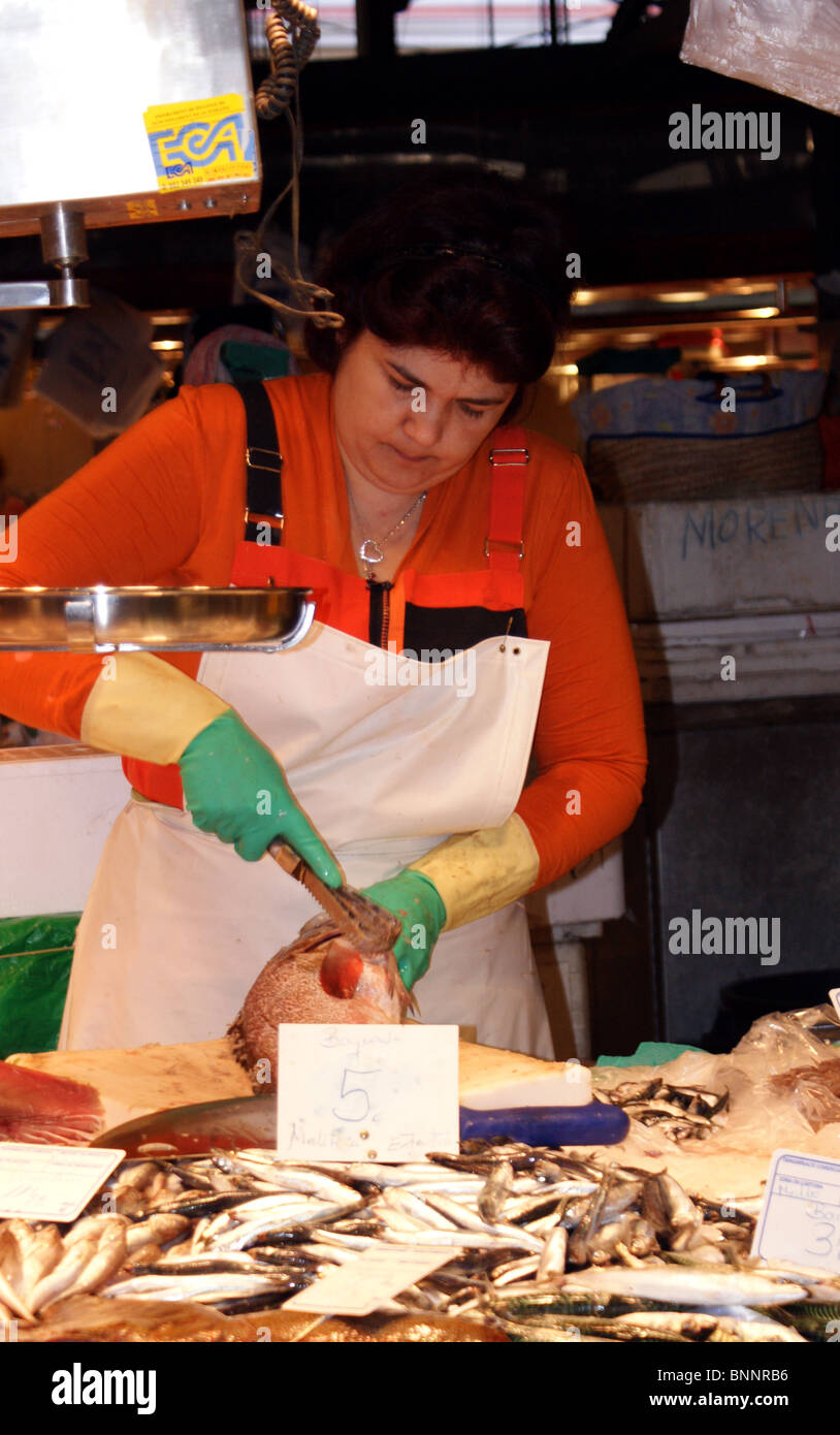 Scaling fish hi-res stock photography and images - Alamy