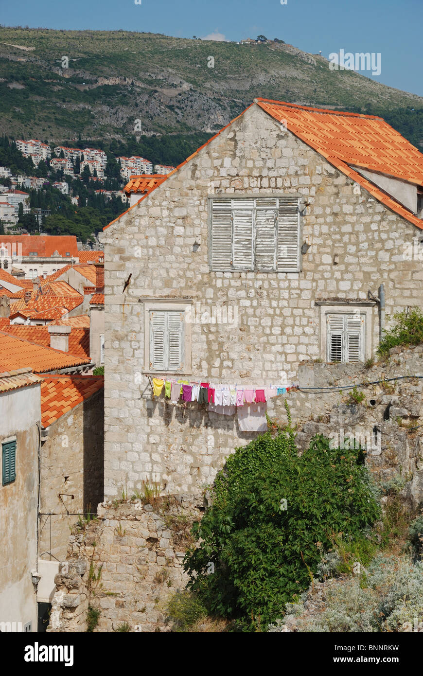 An old building with a red terracotta tiled roof in Dubrovnik's Old ...