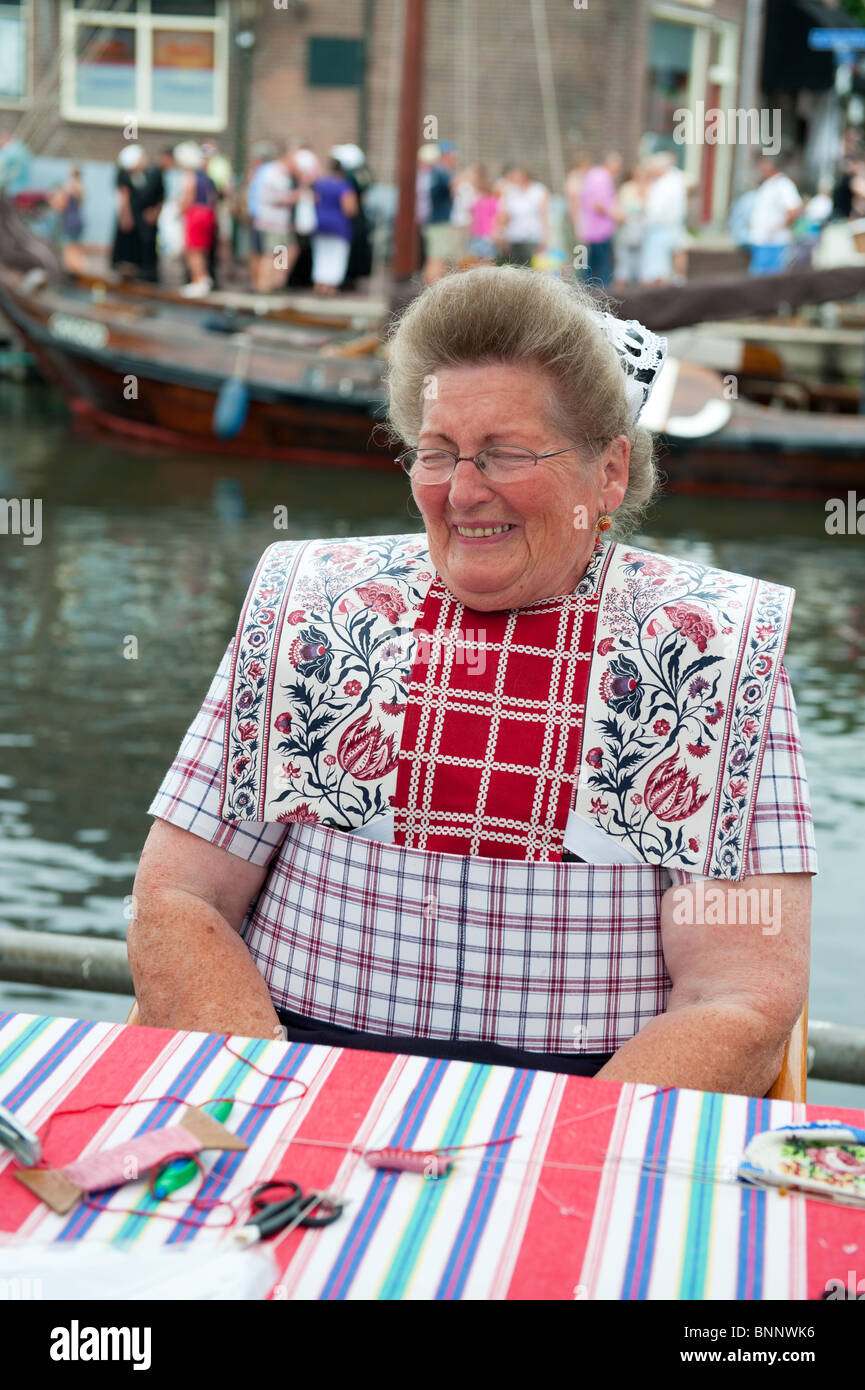 Dutch traditional costumes hi-res stock photography and images - Alamy