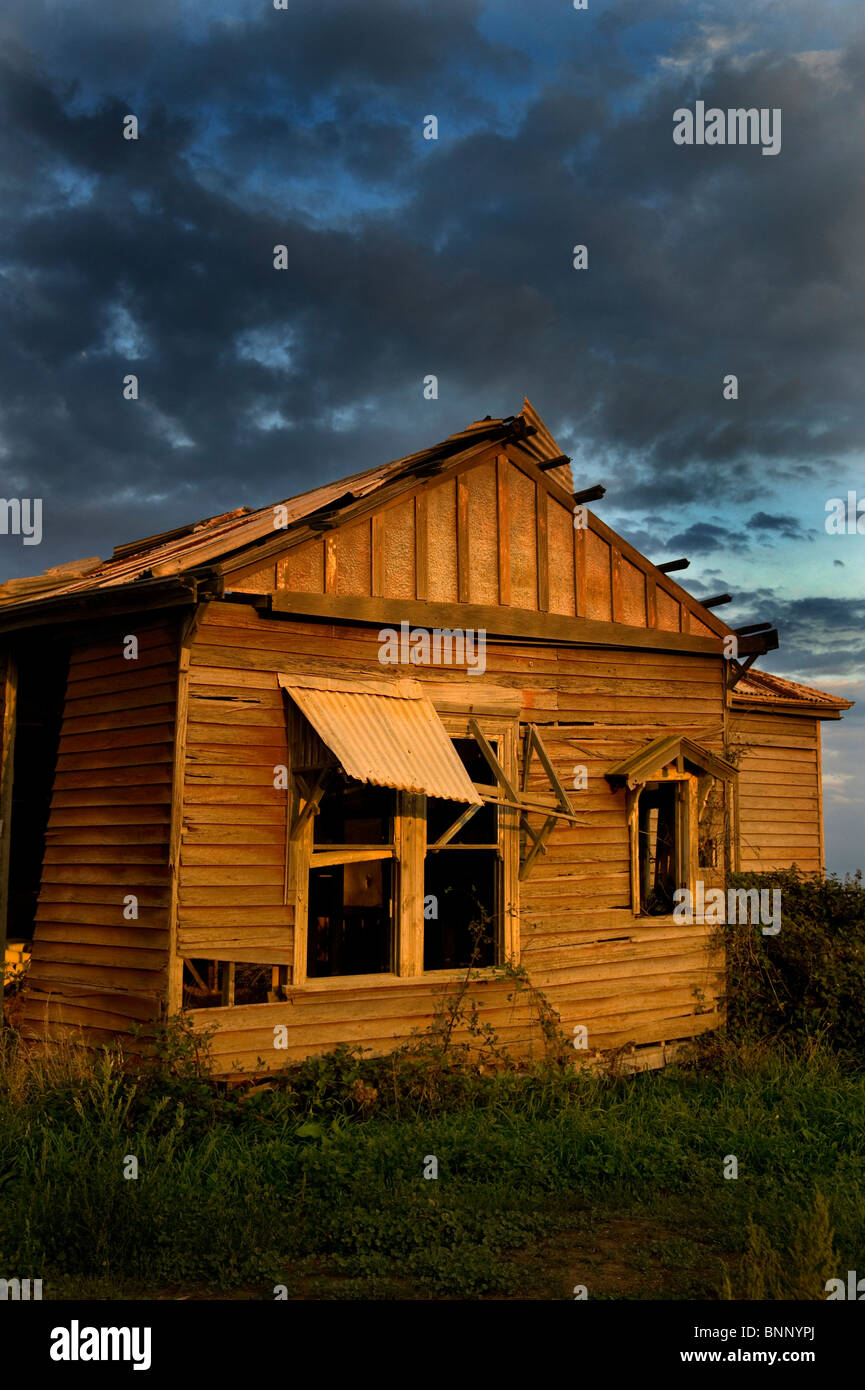 Derelict farm house Stock Photo - Alamy