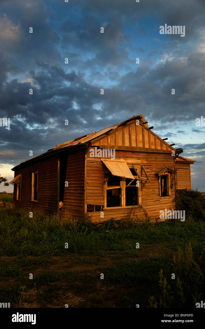Derelict farm house Stock Photo - Alamy