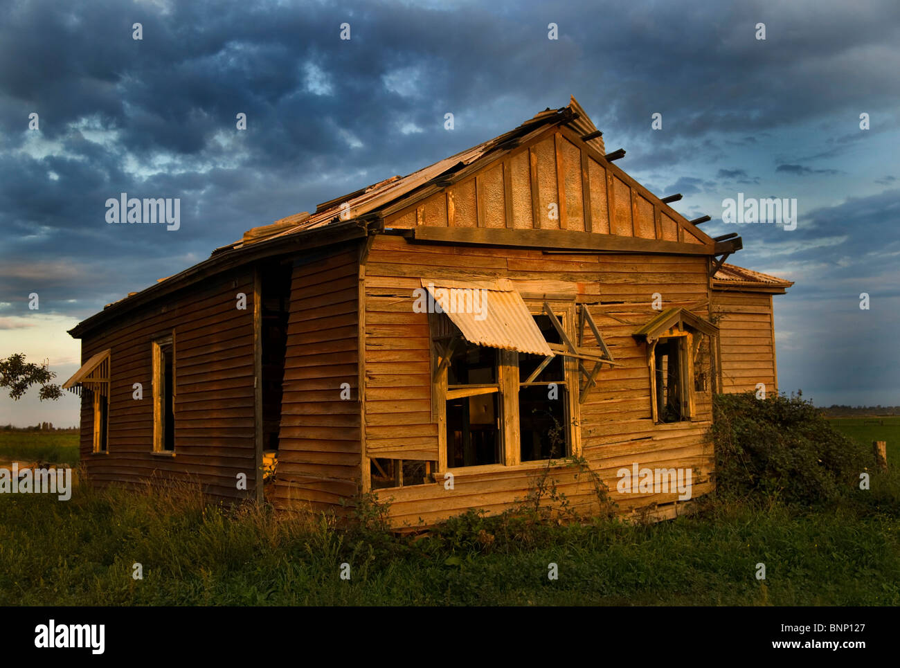 Deserted farm house hi-res stock photography and images - Alamy