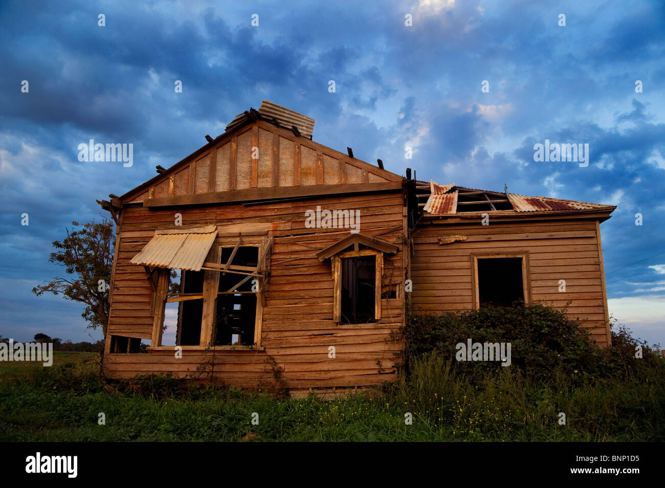 Derelict farm house Stock Photo - Alamy