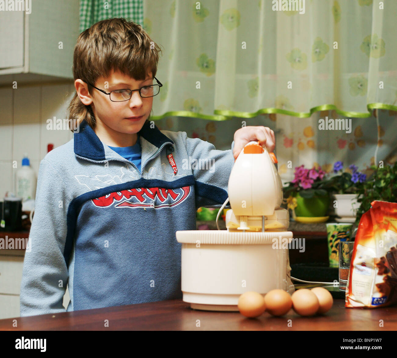 Young boy baking cakes Stock Photo - Alamy