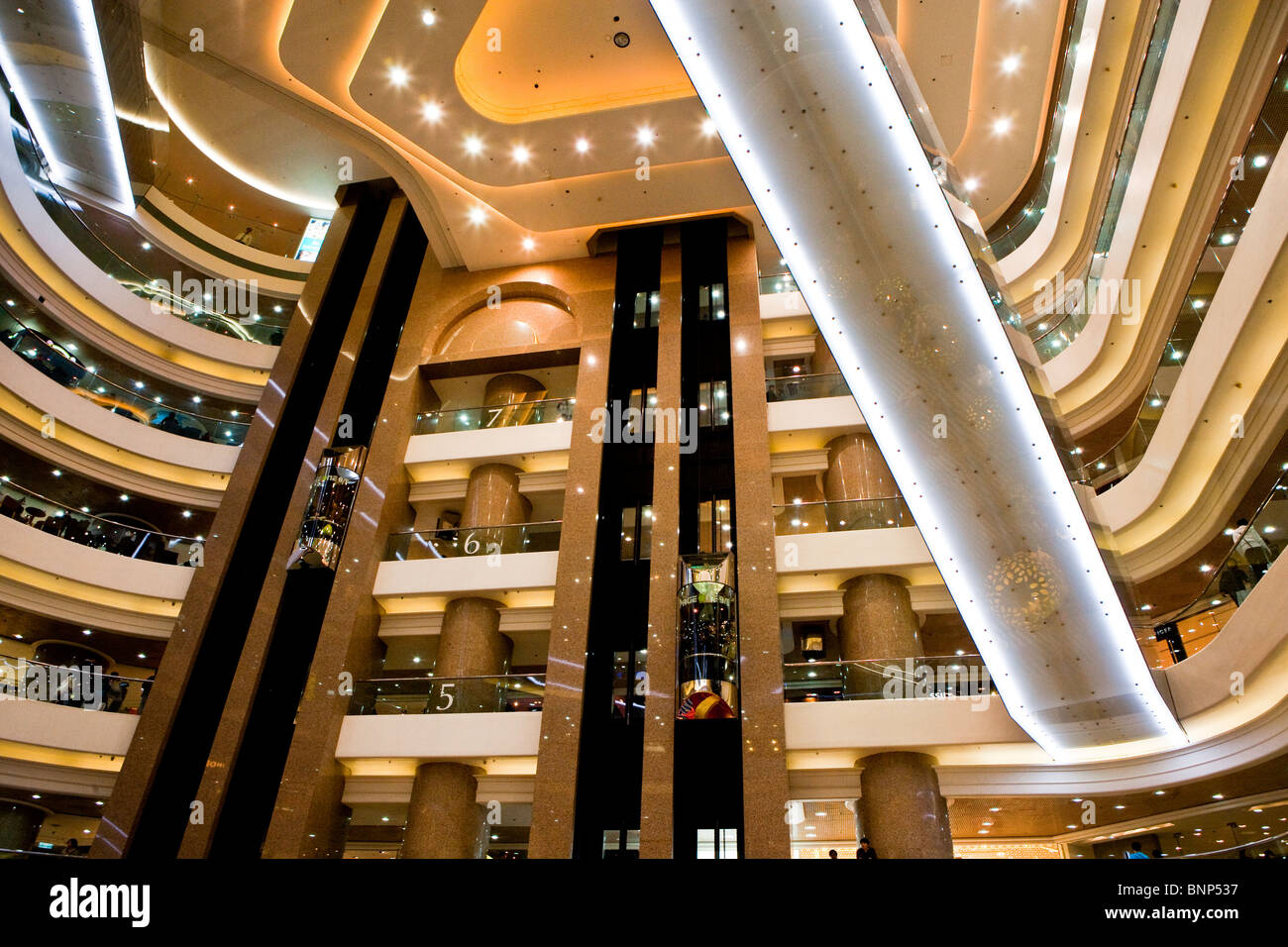 Hong kong shopping mall ceiling hi-res stock photography and images - Alamy