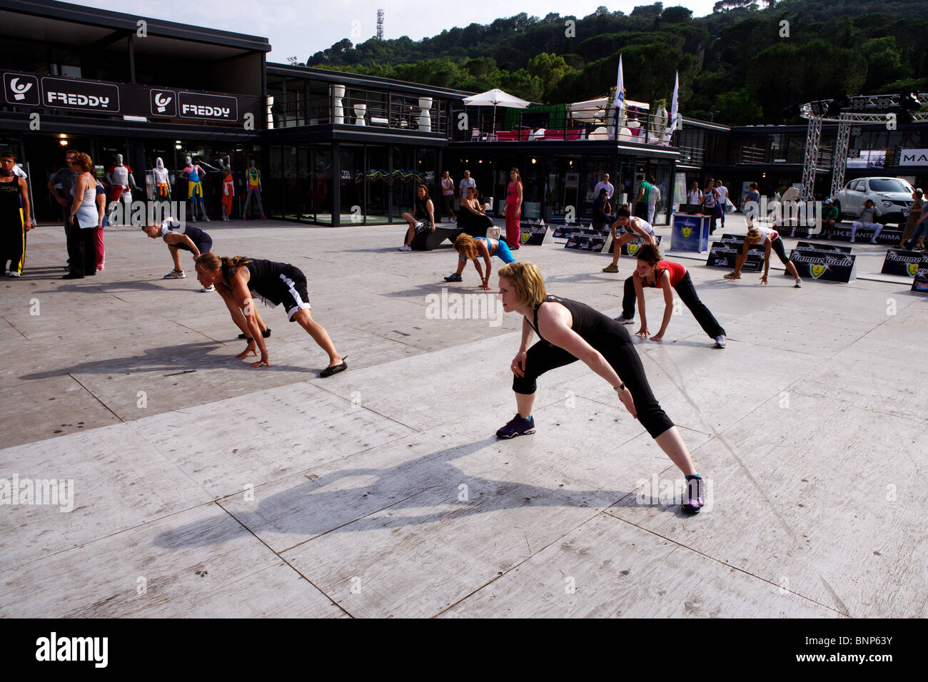 Fitness aerobics gym class outdoor woman body day Stock Photo - Alamy