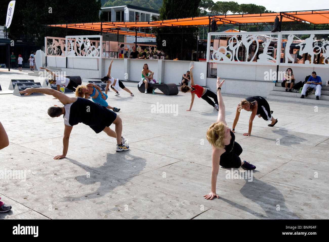 Fitness aerobics gym class outdoor woman body day Stock Photo - Alamy