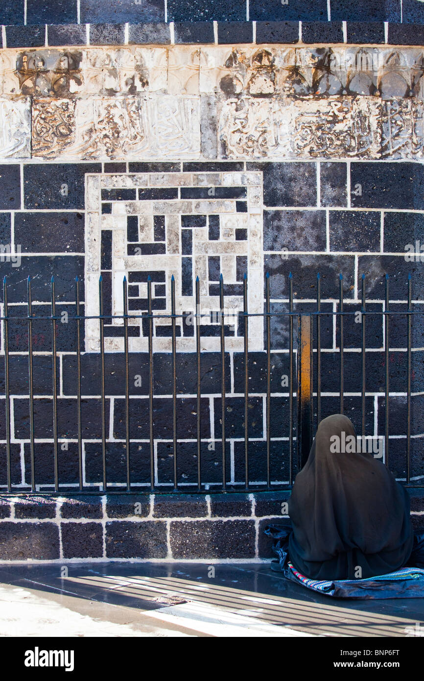 Tomb and shrine of Sari Saltuk in Diyarbakir, Turkey Stock Photo - Alamy