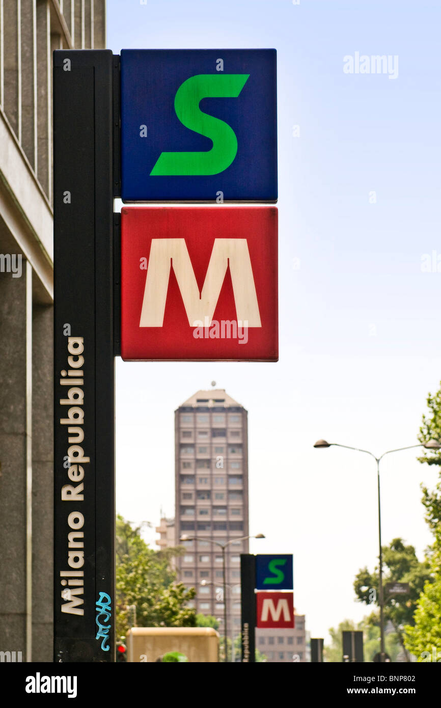 Subway, metro line 3, Milan, Italy Stock Photo - Alamy