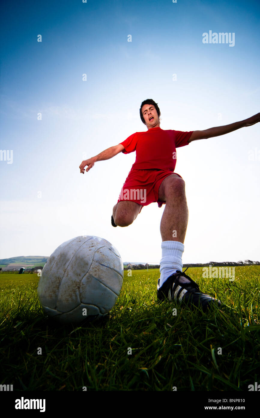 Kicking the football hi-res stock photography and images - Alamy