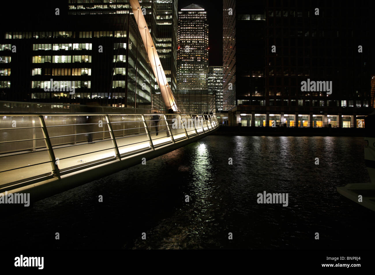 A footbridge over water at night time, Docklands, London Stock Photo ...