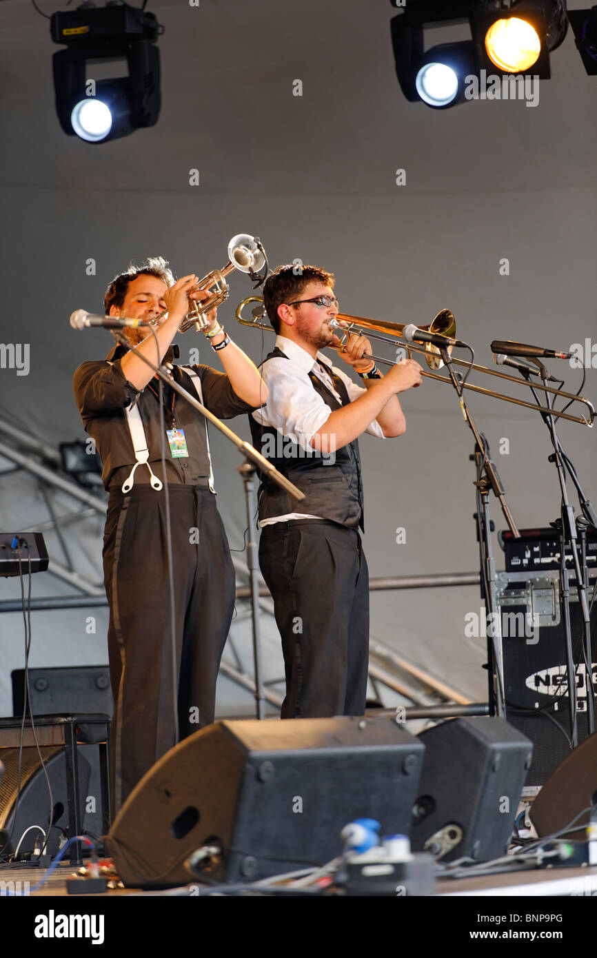 Brass instruments hi-res stock photography and images - Alamy