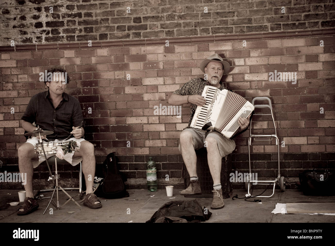 Street entertainment east end london hi-res stock photography and ...