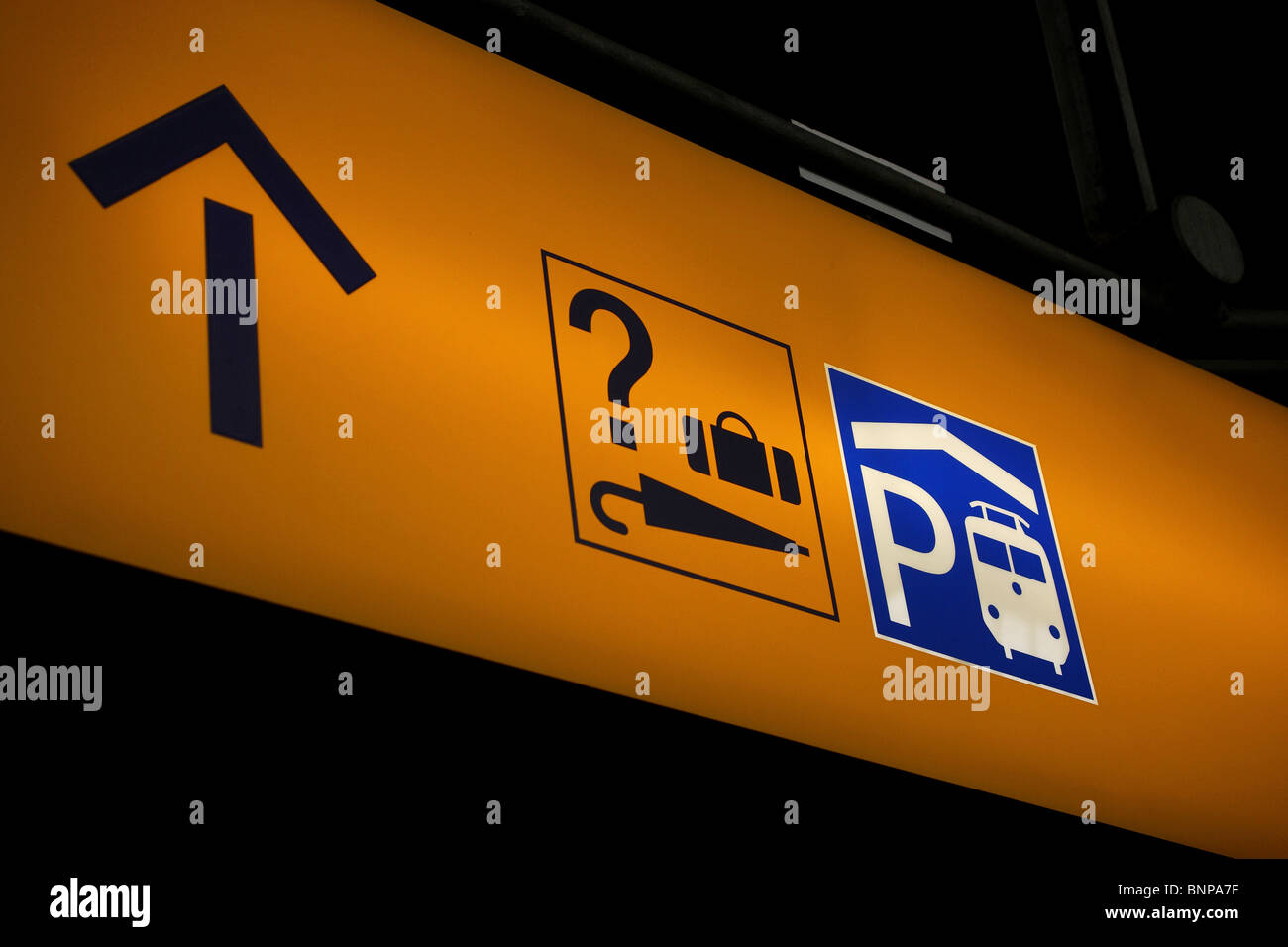 Train station direction arrow sign hi-res stock photography and images ...