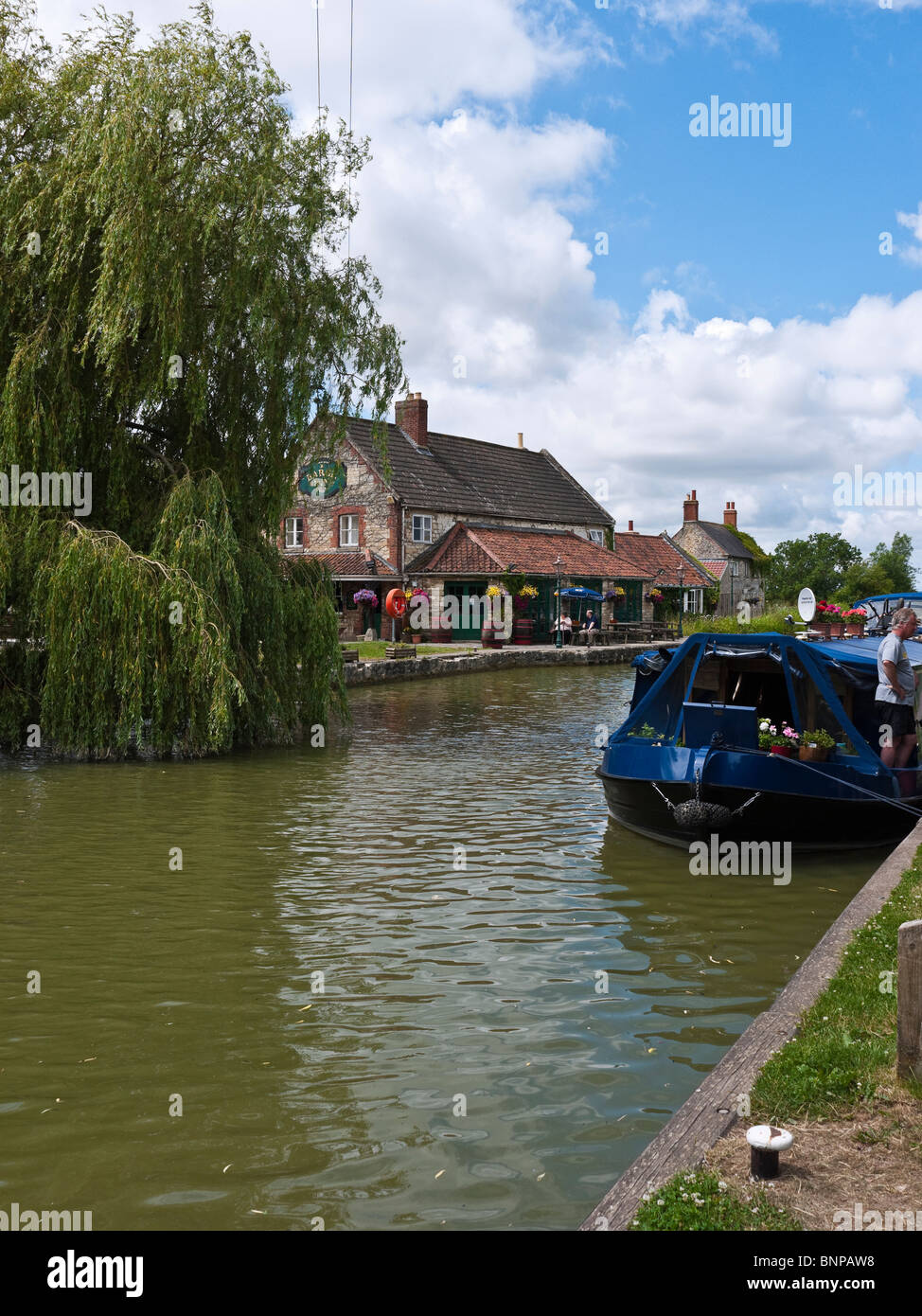 The Barge Inn at Seend Lock on the Kennet and Avon Canal Wiltshire UK ...