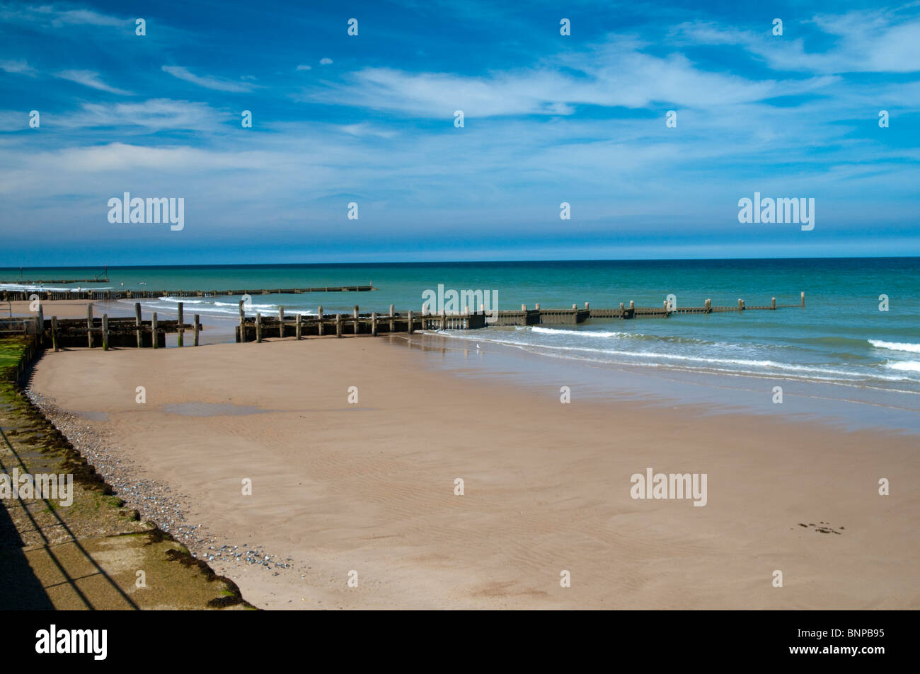 Timber groynes hi-res stock photography and images - Alamy