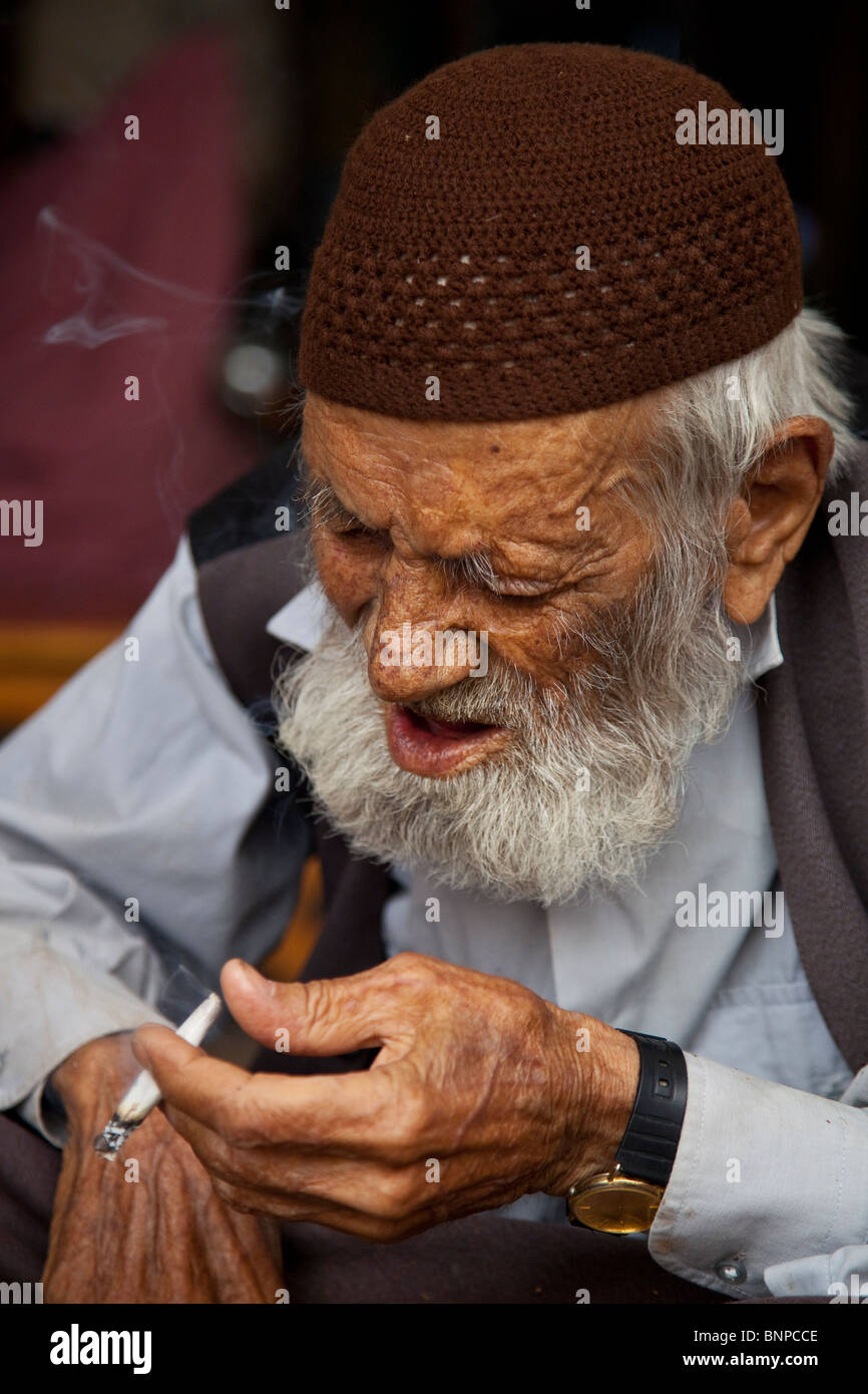 Old turkish man hi-res stock photography and images - Alamy