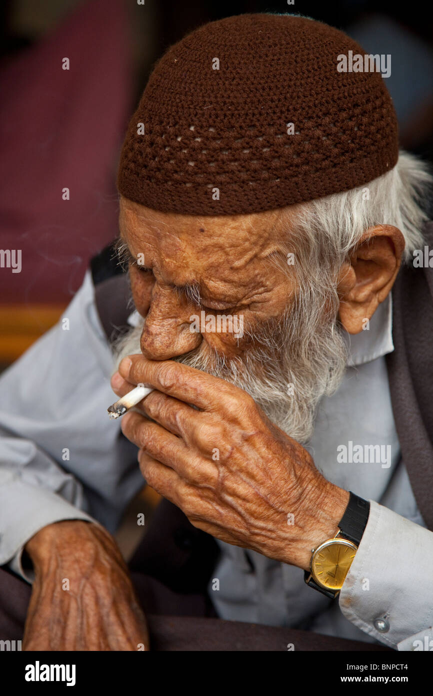 Old turkish man hi-res stock photography and images - Alamy