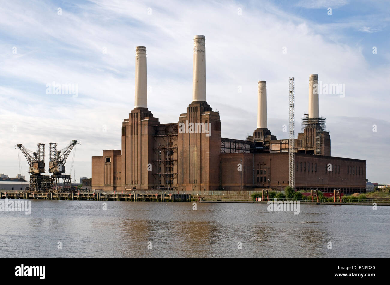 Battersea power station hi-res stock photography and images - Alamy