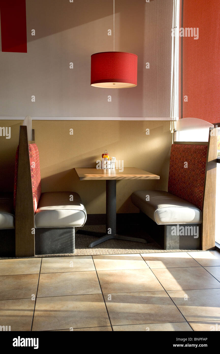 Empty restaurant booth hi-res stock photography and images - Alamy