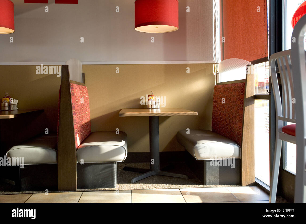 Empty restaurant booth hi-res stock photography and images - Alamy