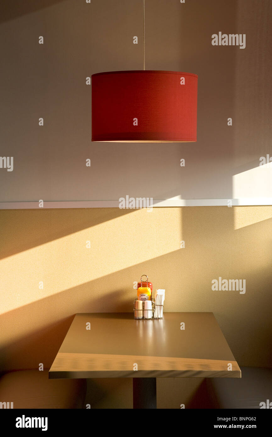 Empty restaurant booth hi-res stock photography and images - Alamy