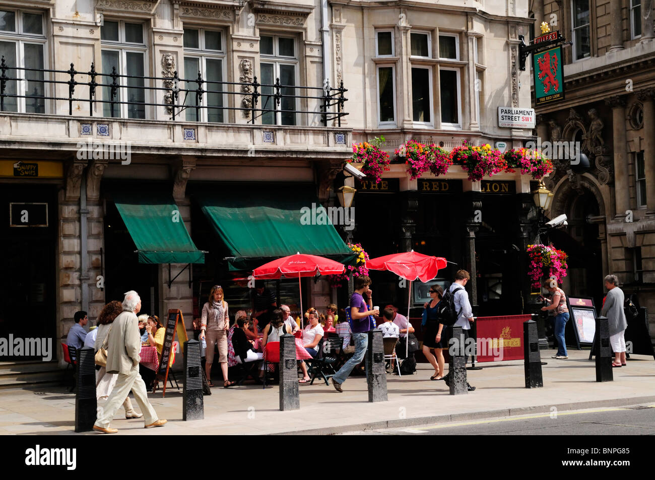 The Red Lion Pub in Parliament Street, Whitehall, London, England, UK ...