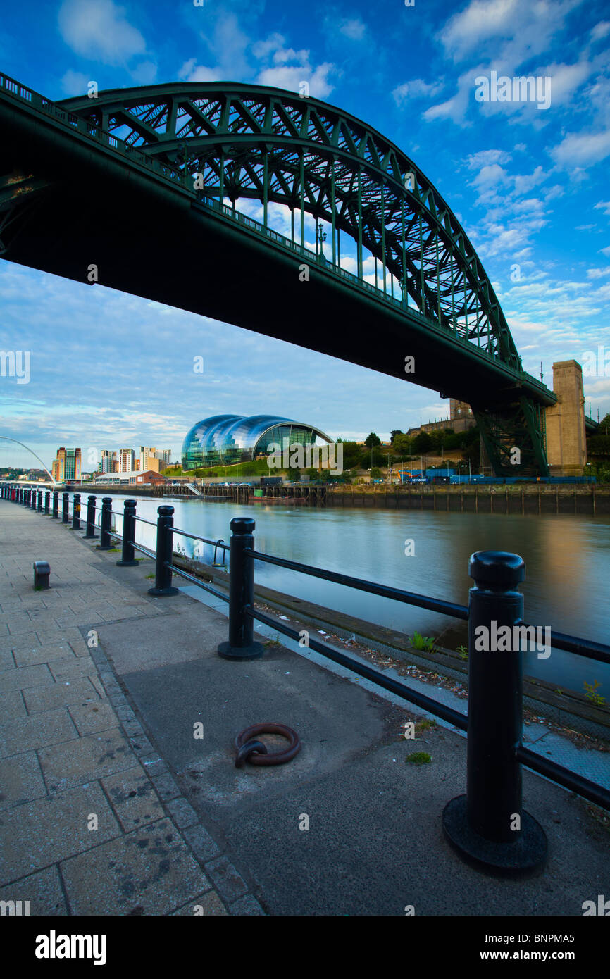 England, Newcastle upon Tyne, The Tyne Bridge. The iconic Tyne Bridge ...
