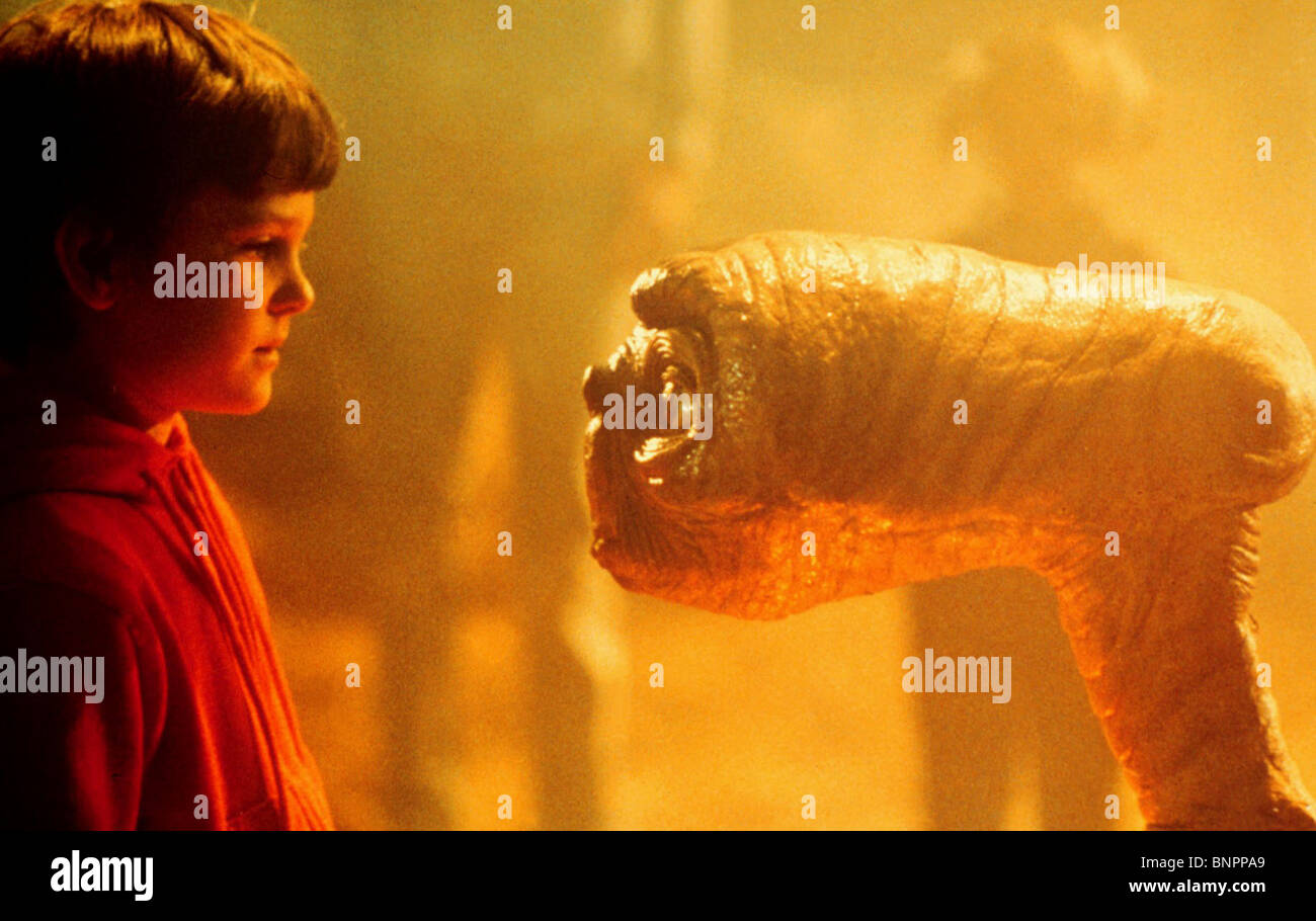 Alien E T Extra Terrestrial 1982 High Resolution Stock Photography and ...