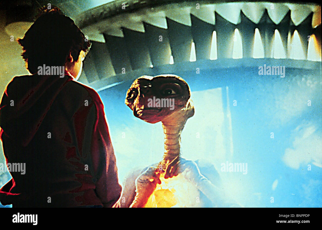 E.t. The Extra Terrestrial Elliott Stock Photos & E.t. The Extra ...
