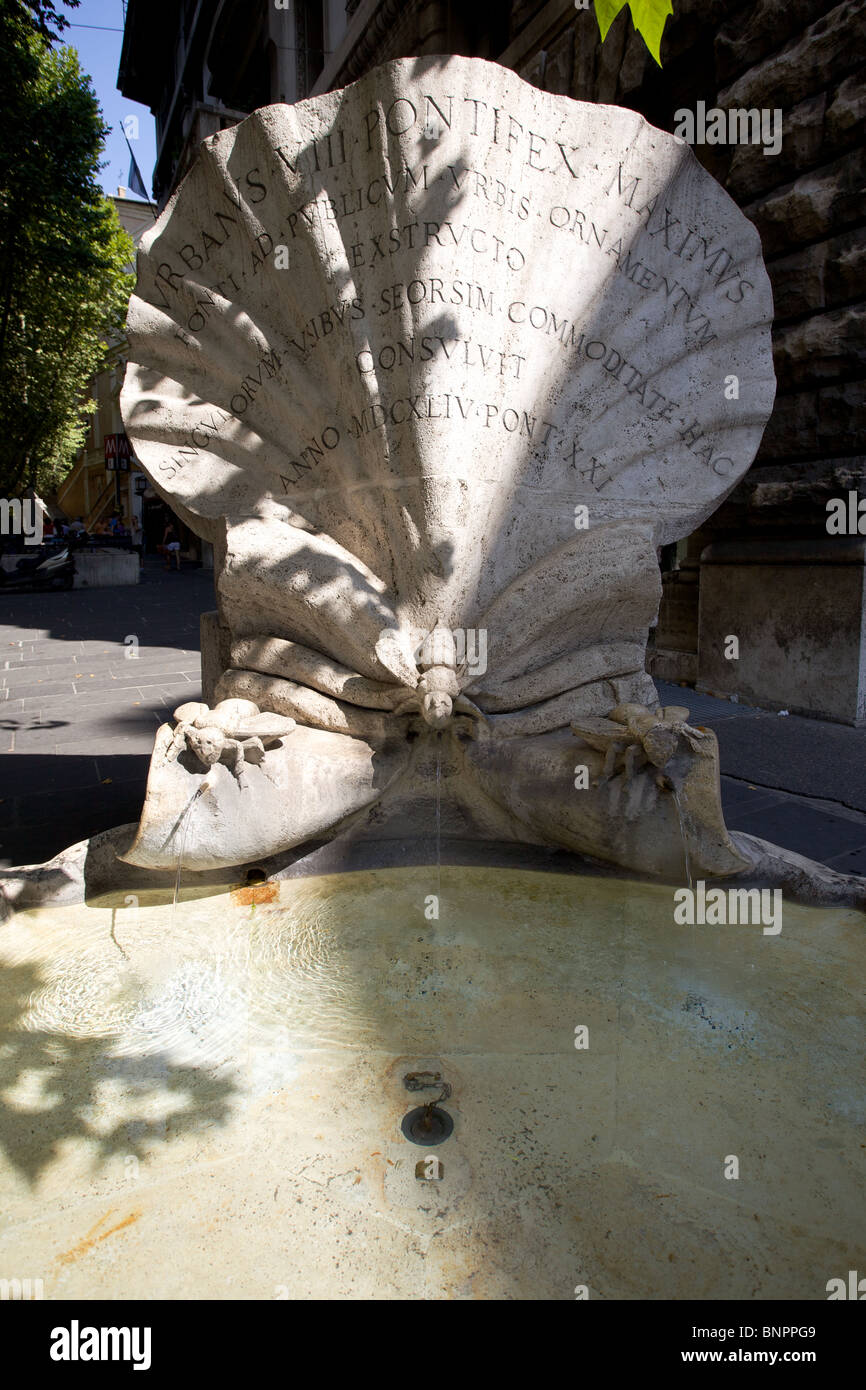 Fountain of bees hi-res stock photography and images - Alamy